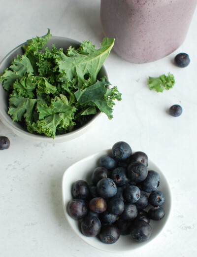 Blueberry Kale Smoothie - A Cedar Spoon
